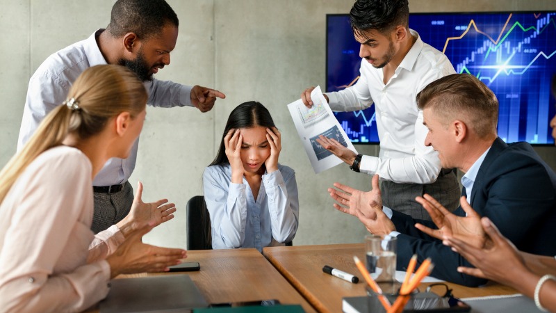 9 Ways to Deal With Toxic People (And 7 Red Flags to Watch Out For ...