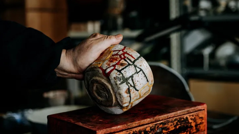 The Art of Kintsugi: Finding Beauty in Life’s Broken Pieces - The Good ...